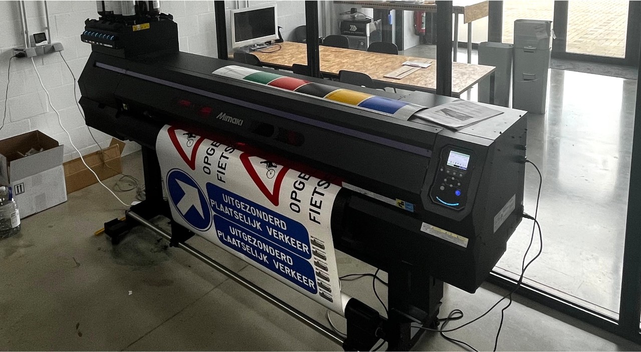 First TrafficJet™ Xpress printer installed at TrafficSupply | Avery ...